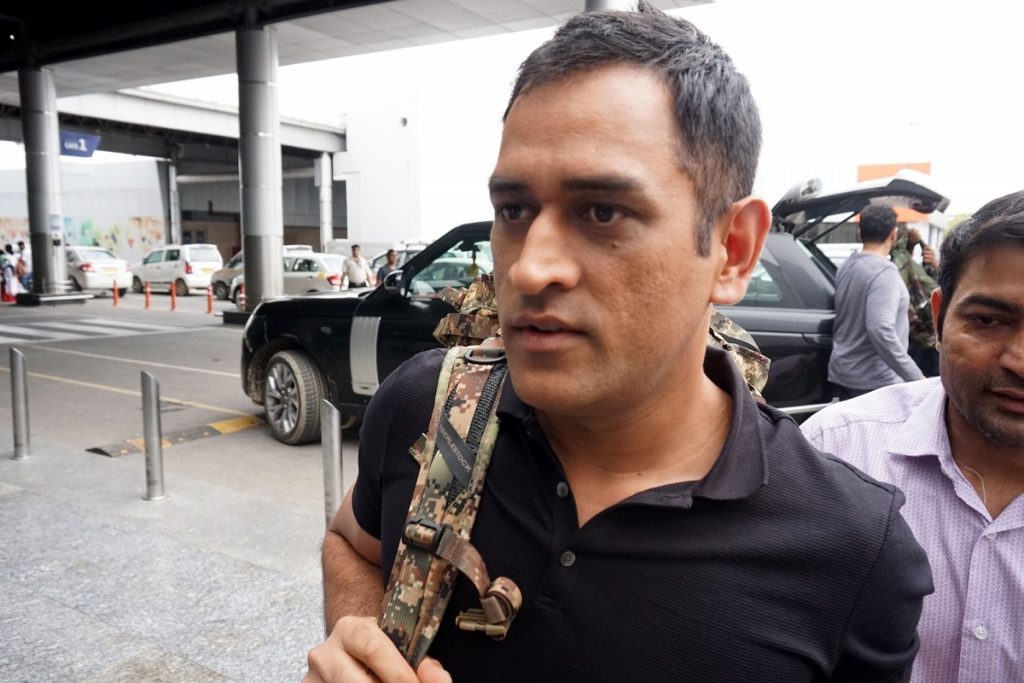 Watch| Lt Col MS Dhoni singing in Army Uniform - The Statesman
