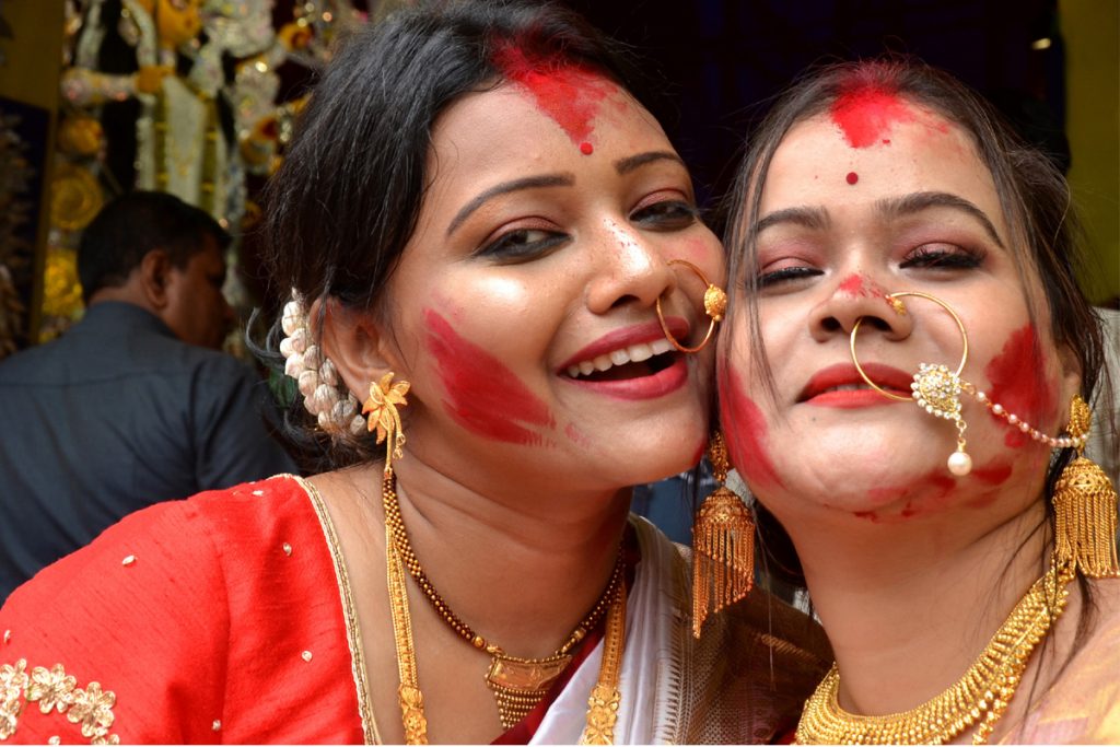 In Pictures | Women celebrate Sindur Khela with great zeal - The Statesman