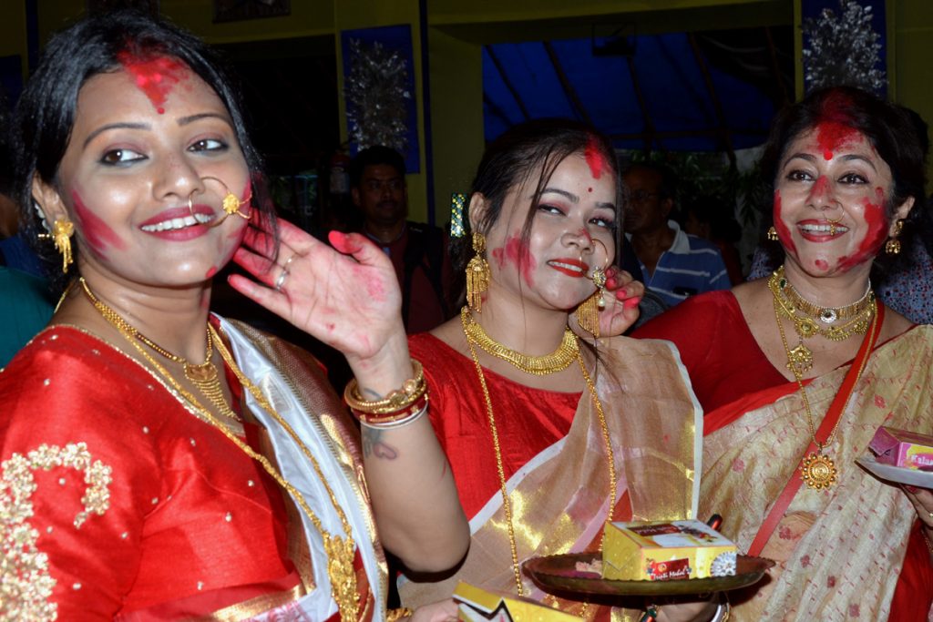 In Pictures | Women celebrate Sindur Khela with great zeal - The Statesman