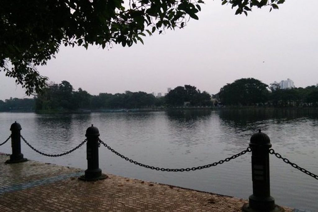 Chhath devotees break open Rabindra Sarovar gates - The Statesman