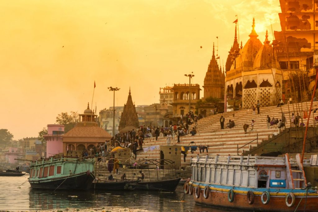Dhoti-kurta, Sari to be new dress code in Kashi Vishwanath temple in ...
