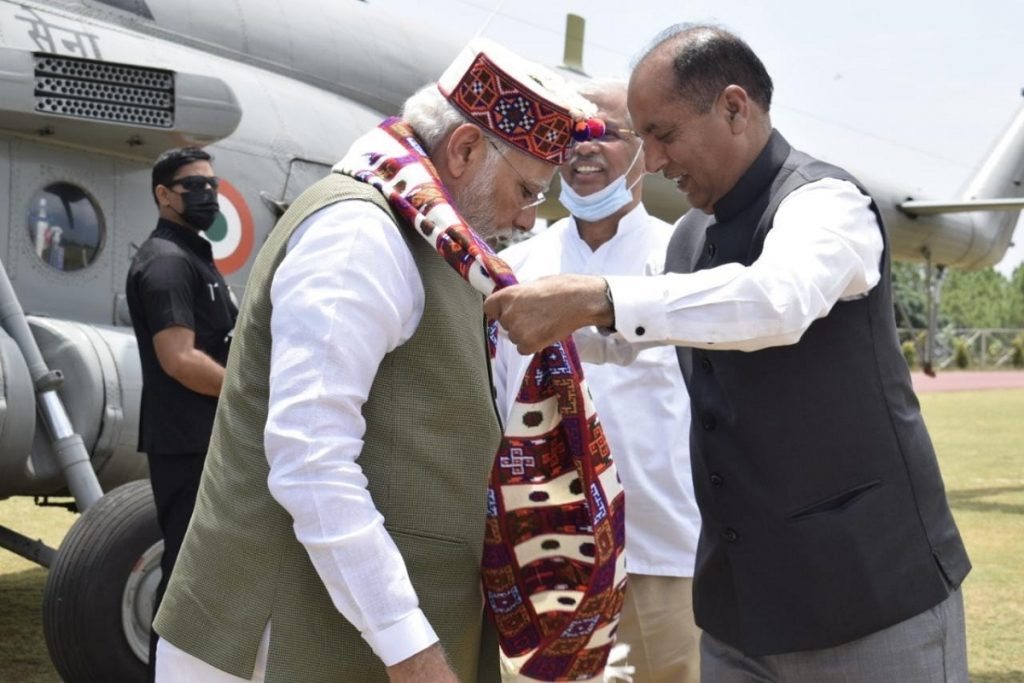 Tibetan artists welcome PM Modi with Tashi Shopa dance on his arrival ...