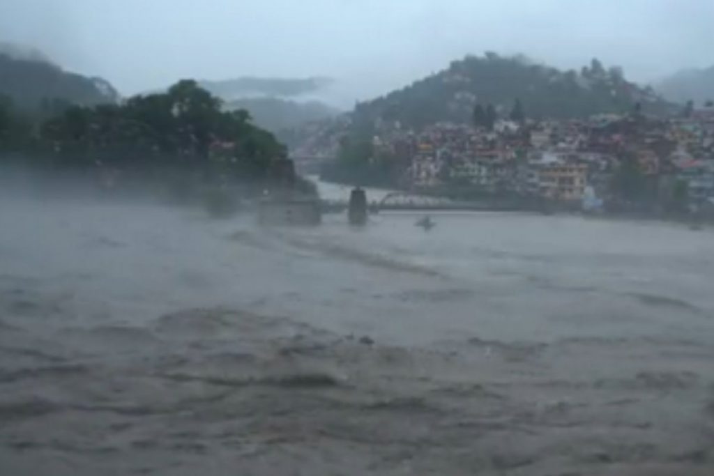 Heavy rainfall in Himachal, water level rises in Beas River