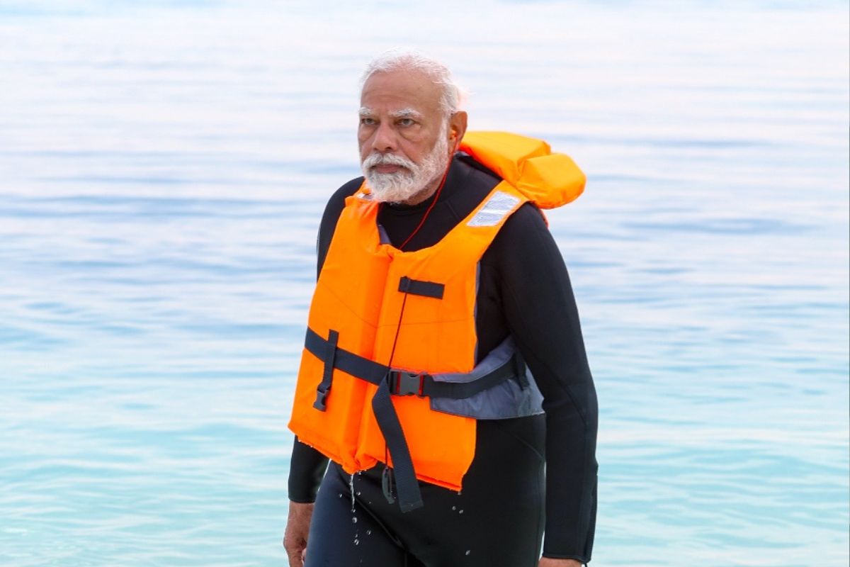 In Lakshadweep, PM Modi enjoys snorkelling, shares beautiful images ...