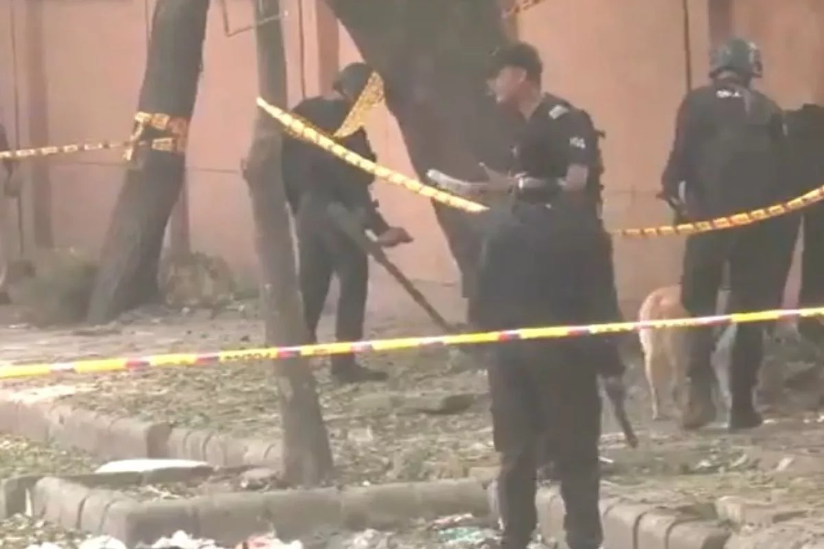 Explosion near CRPF school in Delhi's Rohini, several vehicles, shops ...