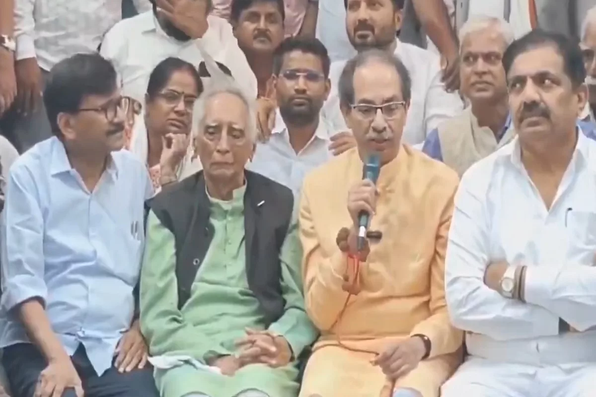Politicos slam EVMs at venue of Baba Adhav's Anti-EVM protest fast ...